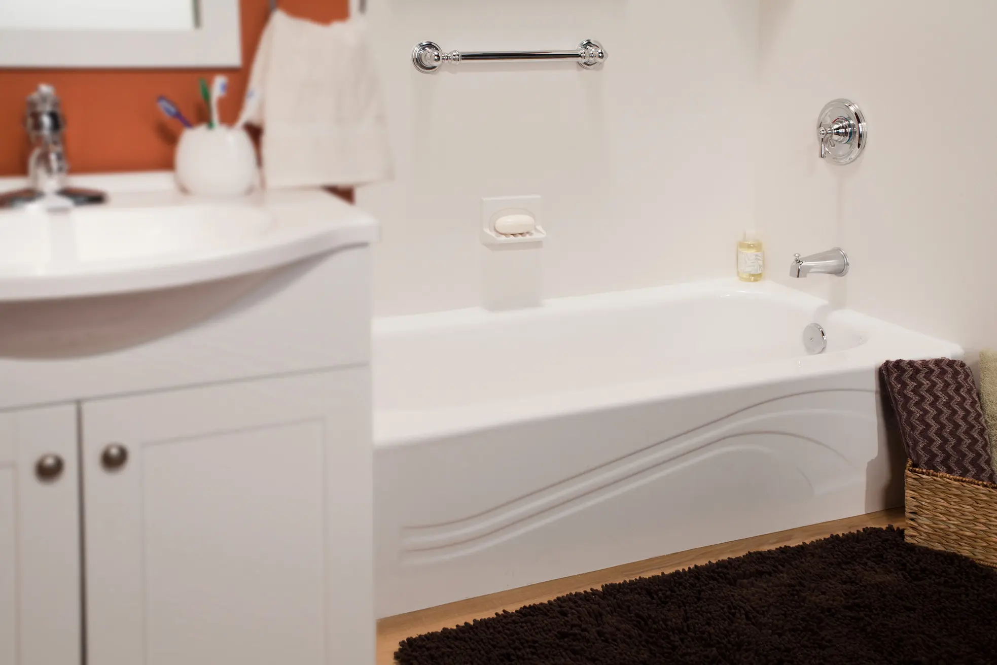 Upgrade Your Bathtub: Quality Acrylic Tub Liners Available Now
